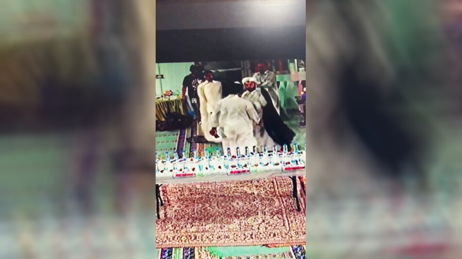 اعتداء ضابط على إمام مسجد يثير سخط وغضب واسع في الكويت فيديو شؤون